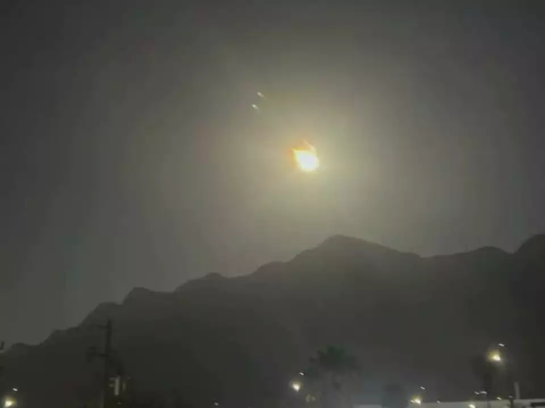 Fireball Meteor Streaks Across Night Sky Over Northeast Mexico and ...